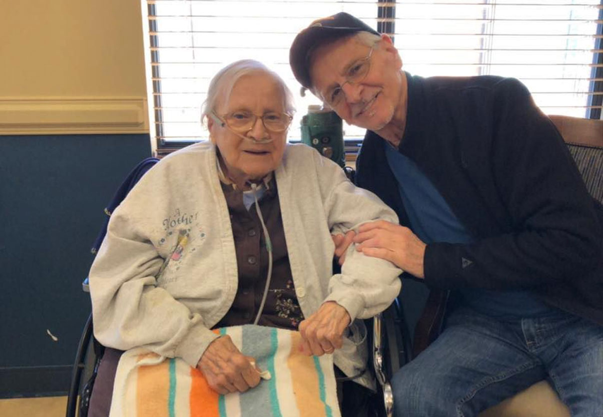 Âgée de 100 ans, Edith Brachman guérit du coronavirus grâce à ses ...